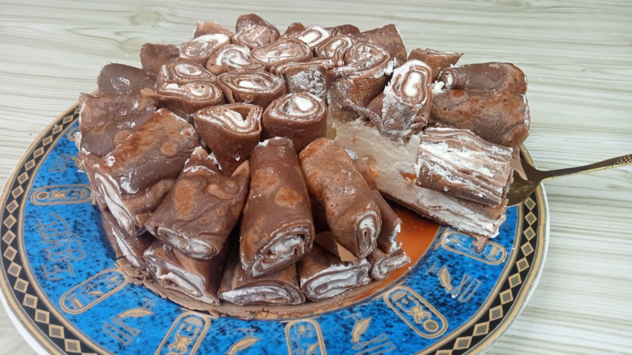 Торт из шоколадных блинов