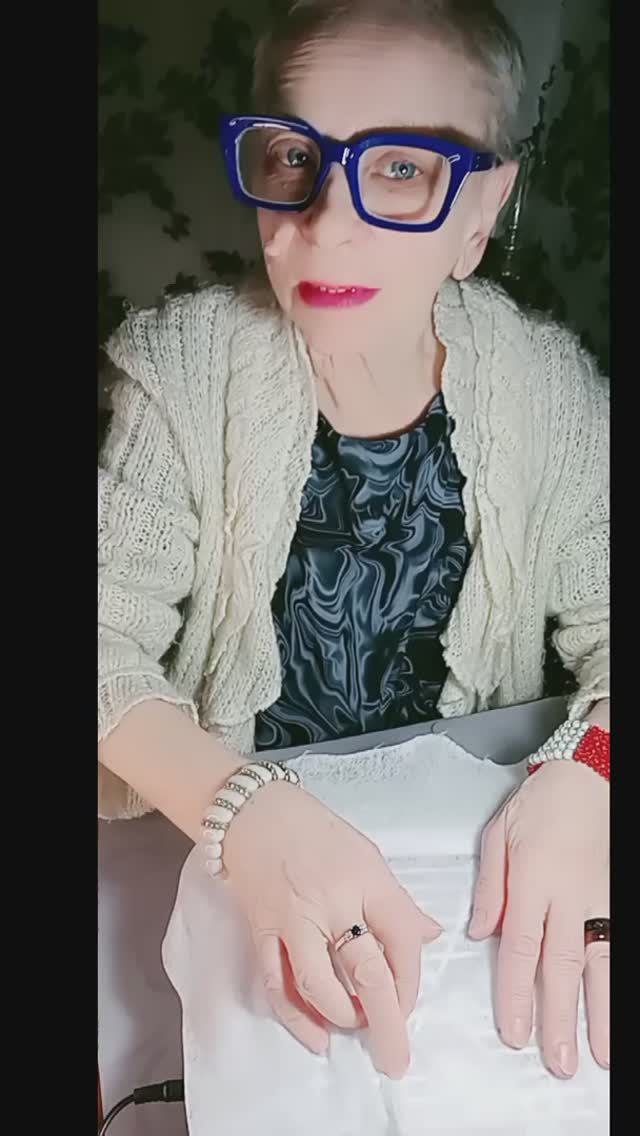 8 марта!
Мама Стрекоза и маникюр.