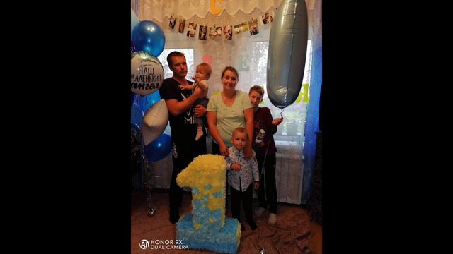 С Днём Семьи поздравляют воспитанники подготовительной группы "Радуга"