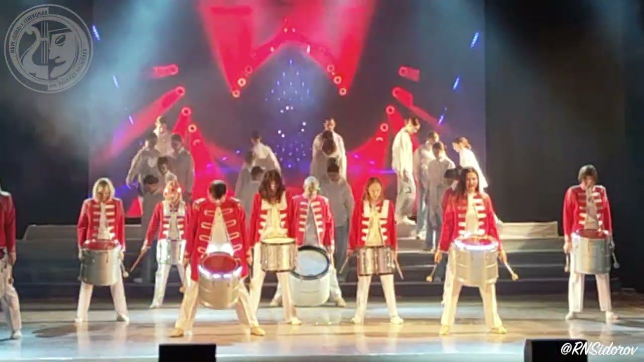 НОВОЕ ПОКОЛЕНИЕ Шоу барабанщиков "Драйв-бит"  МАОУ ДО " ЦРТДиЮ", коллектив "Дансер" МБУК «ДКИД»