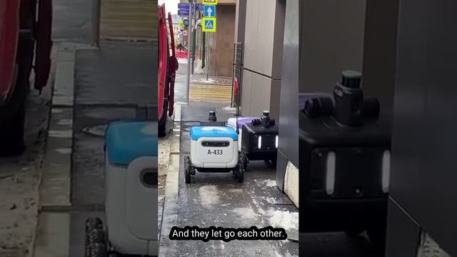 Тем временем в Москве противостояние роботов-доставщиков