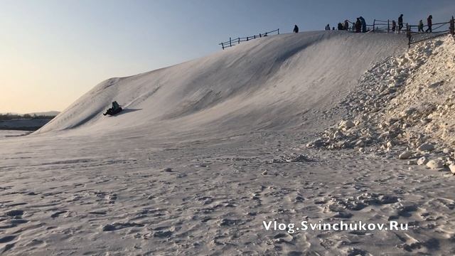 На тюбе с горки