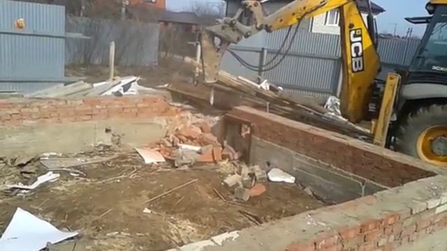 Демонтаж фундамента гидромолотом