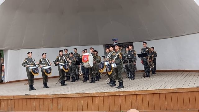 В городском саду играет духовой оркестр - 4