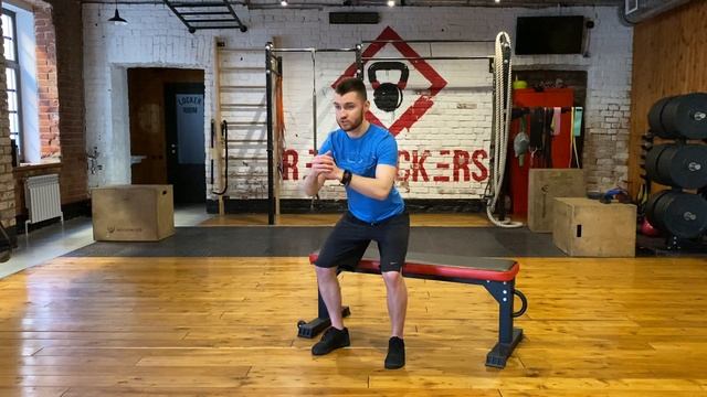 Приседания на скамью с выпрыгиванием