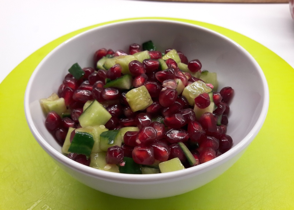 КАК ПОЧИСТИТЬ ГРАНАТ И ПРИГОТОВИТЬ САЛАТ!