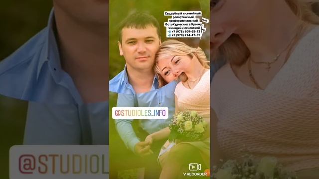 В тени, они присели отдохнуть от прогулки...