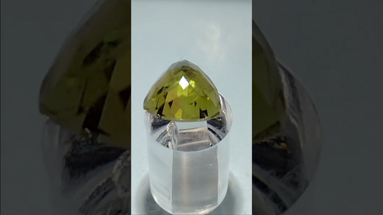 LUXURIOUS GEM 2.05CT NATURAL GREEN MOZAMBIQUE TOURMALINE GEMSTONE TRILLION CUT турмалин