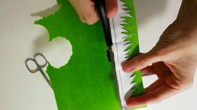 Как быстро вырезать деталь травы из фетра