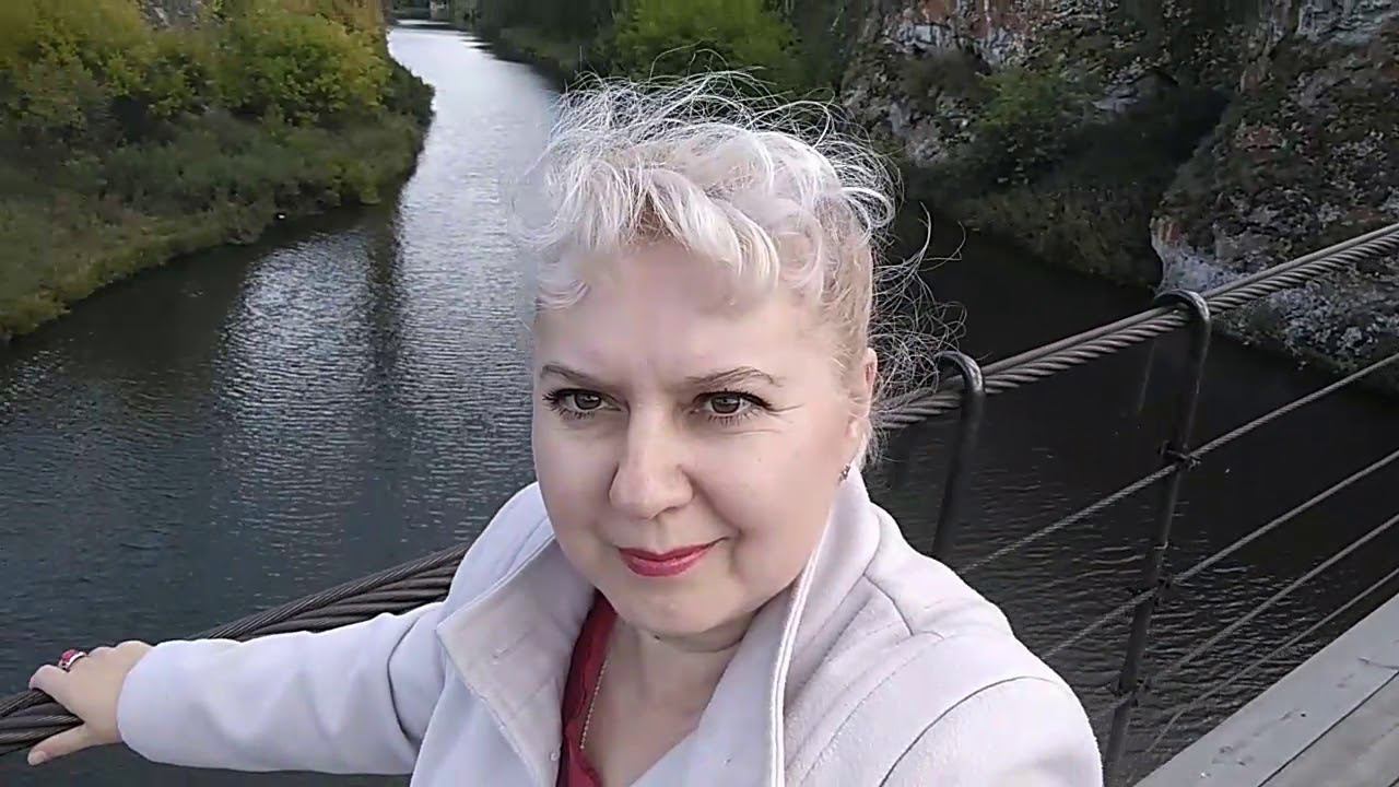 На висячем мосту!