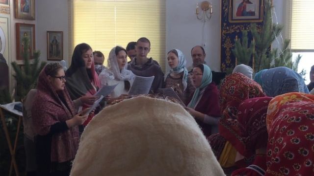 Рождественские песнопения в храме Владимирской иконы Божией Матери