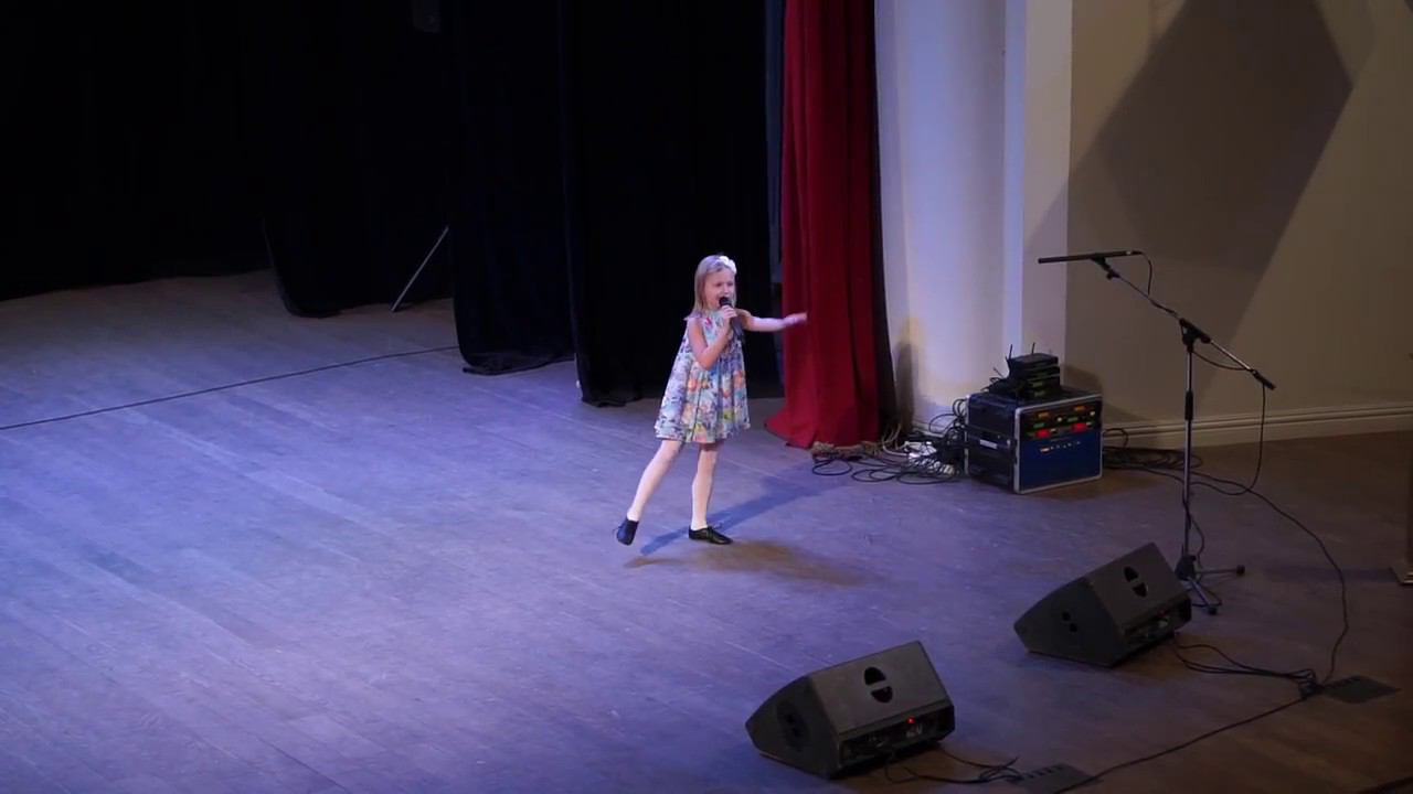 Аня Белова "Я танцую" (А. Петряшева). Выступление на конкурсе "Союз талантов Тулы" 8 октября 2017.