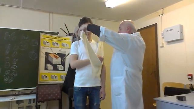 Медицинская повязка / перевязка косынка для руки