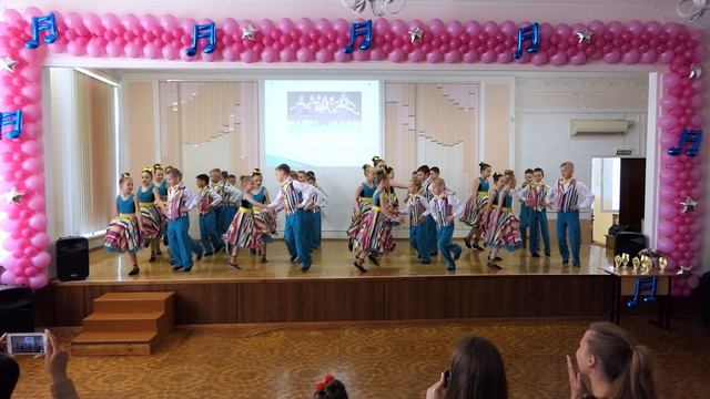Праздник танца. Севастополь 2 классы