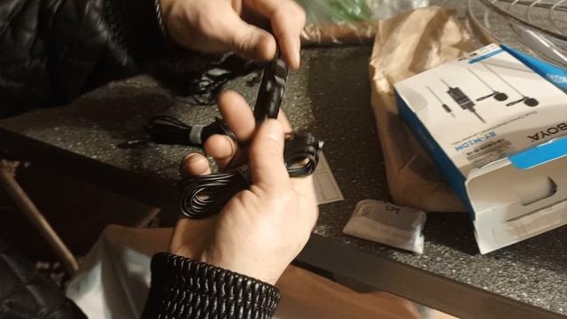 Купить микрофон в авто для старенькой магнитолы.