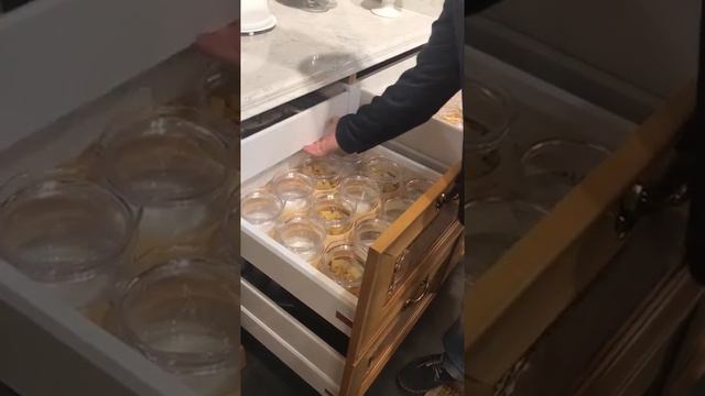 Ящики кухонные для кастрюль, сковородок, бутылок.mp4