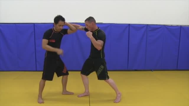 Академия Муай Боран. Двойной удар колено+локоть, ч.2