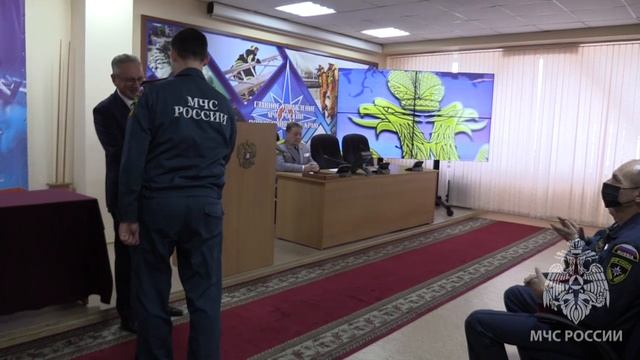 На торжественном мероприятии государственные и ведомственные награды вручены пожарным и спасателям