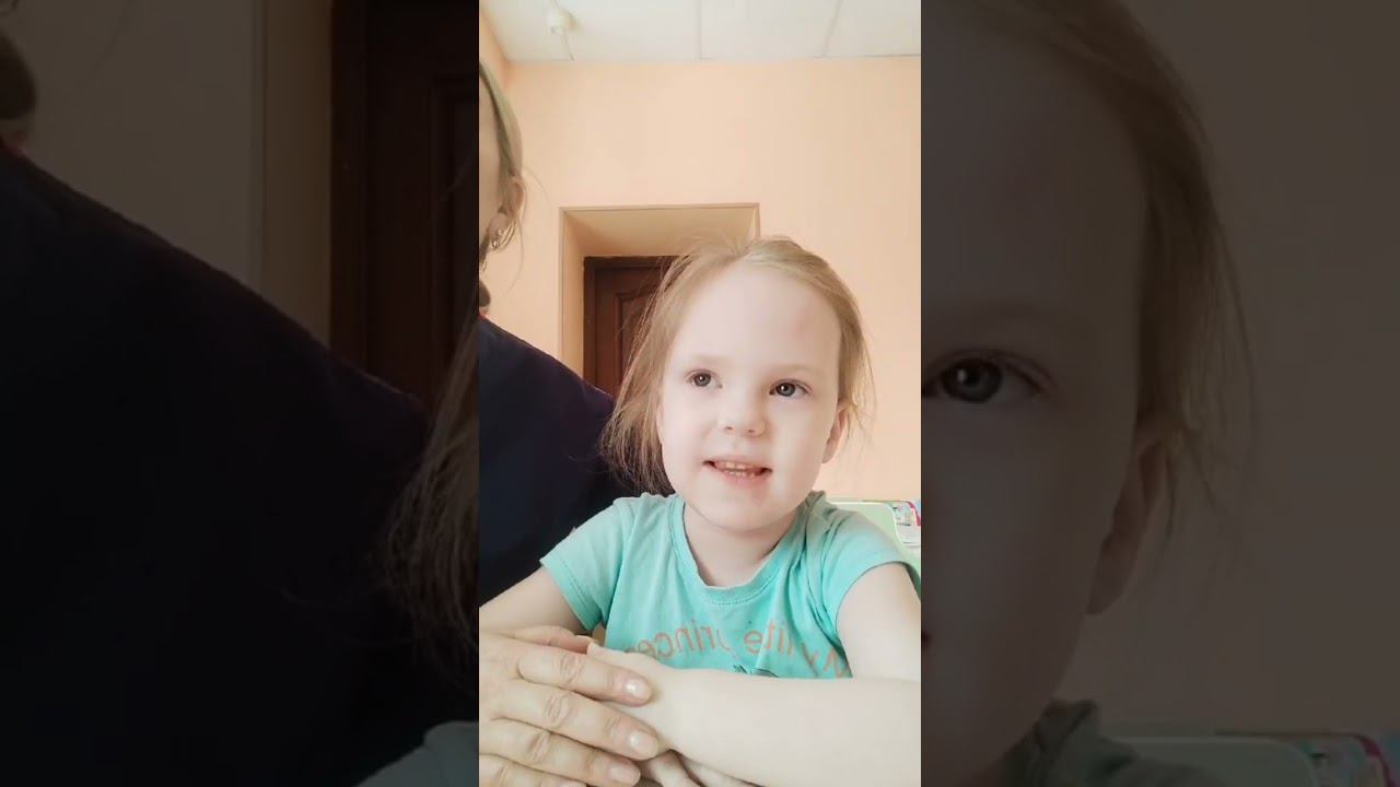 Вика у логопеда