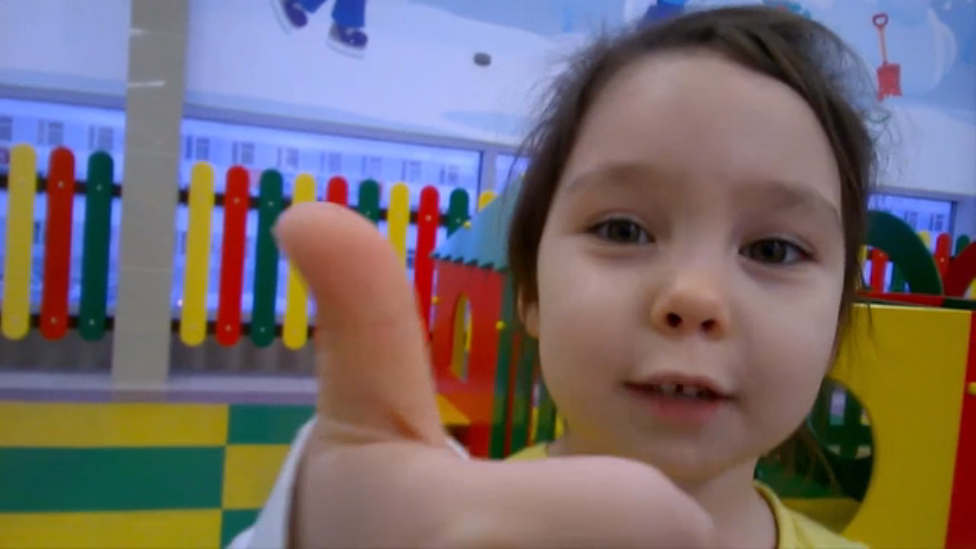 ЮляшаTV.Играем на детской площадке