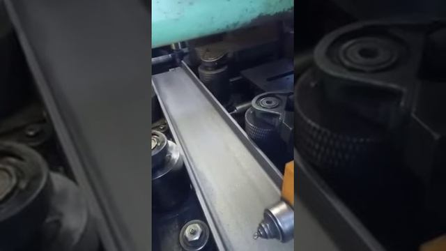 Линия сверления и пиления металлического профил