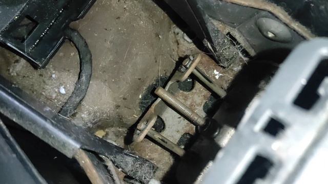 Рено Меган замена задних дисков и тросов ручника. #ключна17