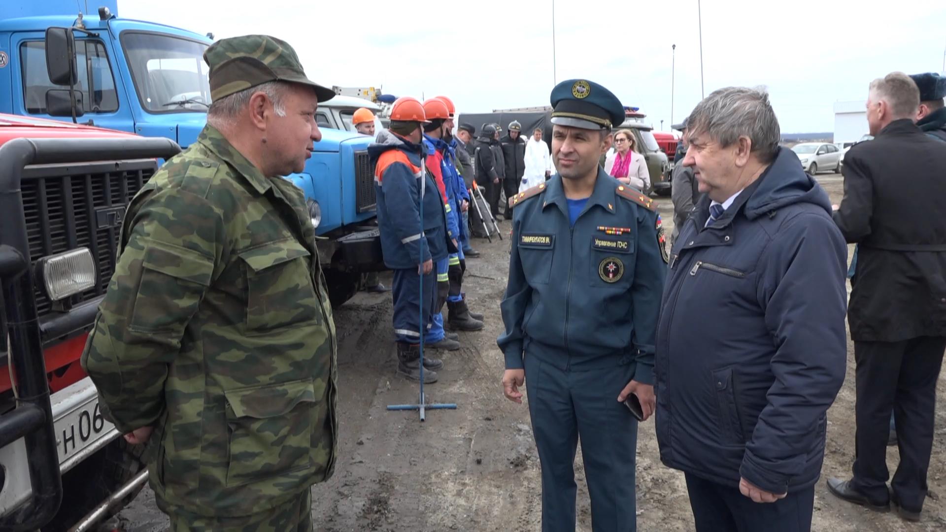 В Кузнецке спасатели отработали свои действия во время паводка и пожаров.