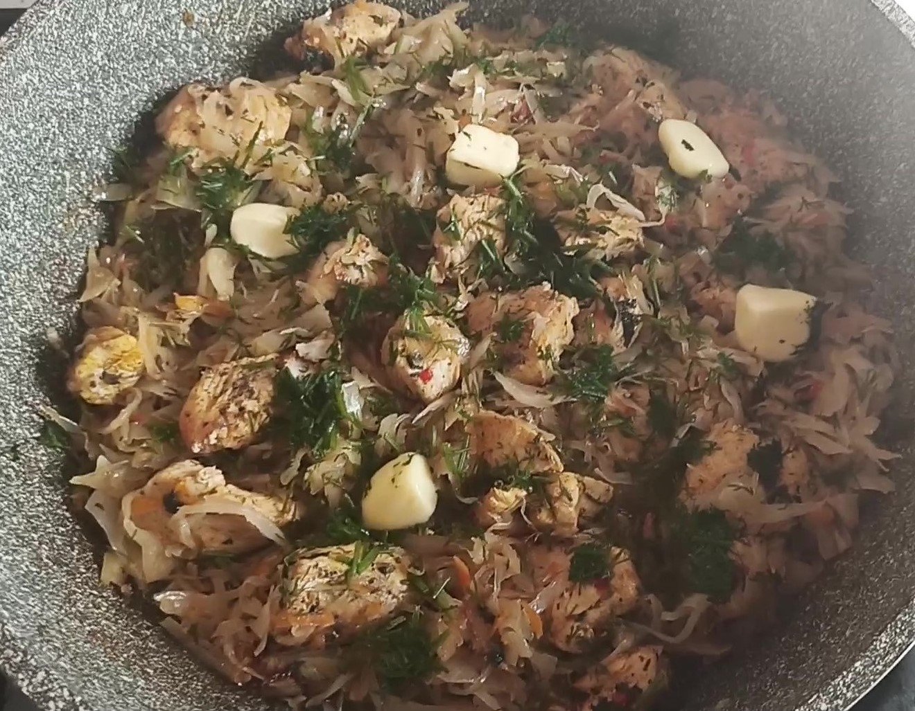 Бигус . Тушёная квашеная  капуста с мясом.