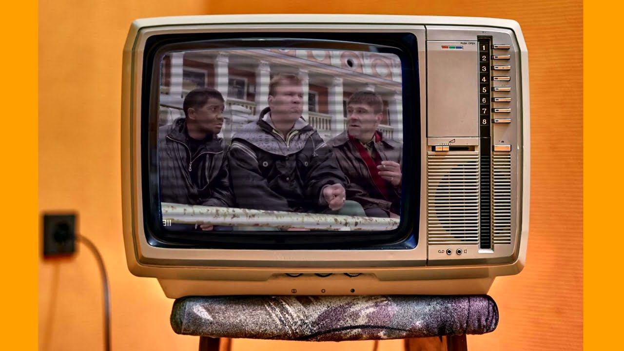 Жмурки на английском (сцена на стадионе) heygen 11lab