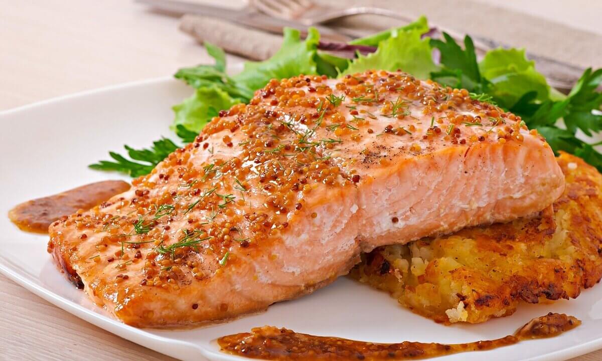 Рыба жареная с лимоном.