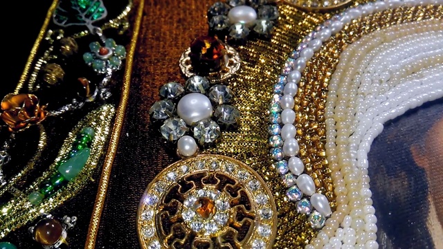 Вышивка бисером. Ксения Петербургская вышитая бисером.