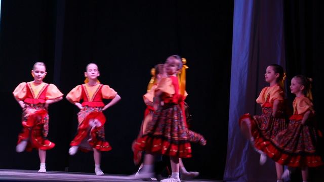 02 Вдоль по улице