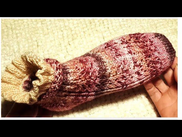 Короткие носочки с рюшей и красивой необычной резинкой спицами