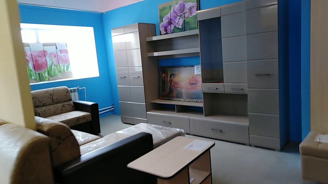 Мебельный магазин в бывших помещениях коровника.