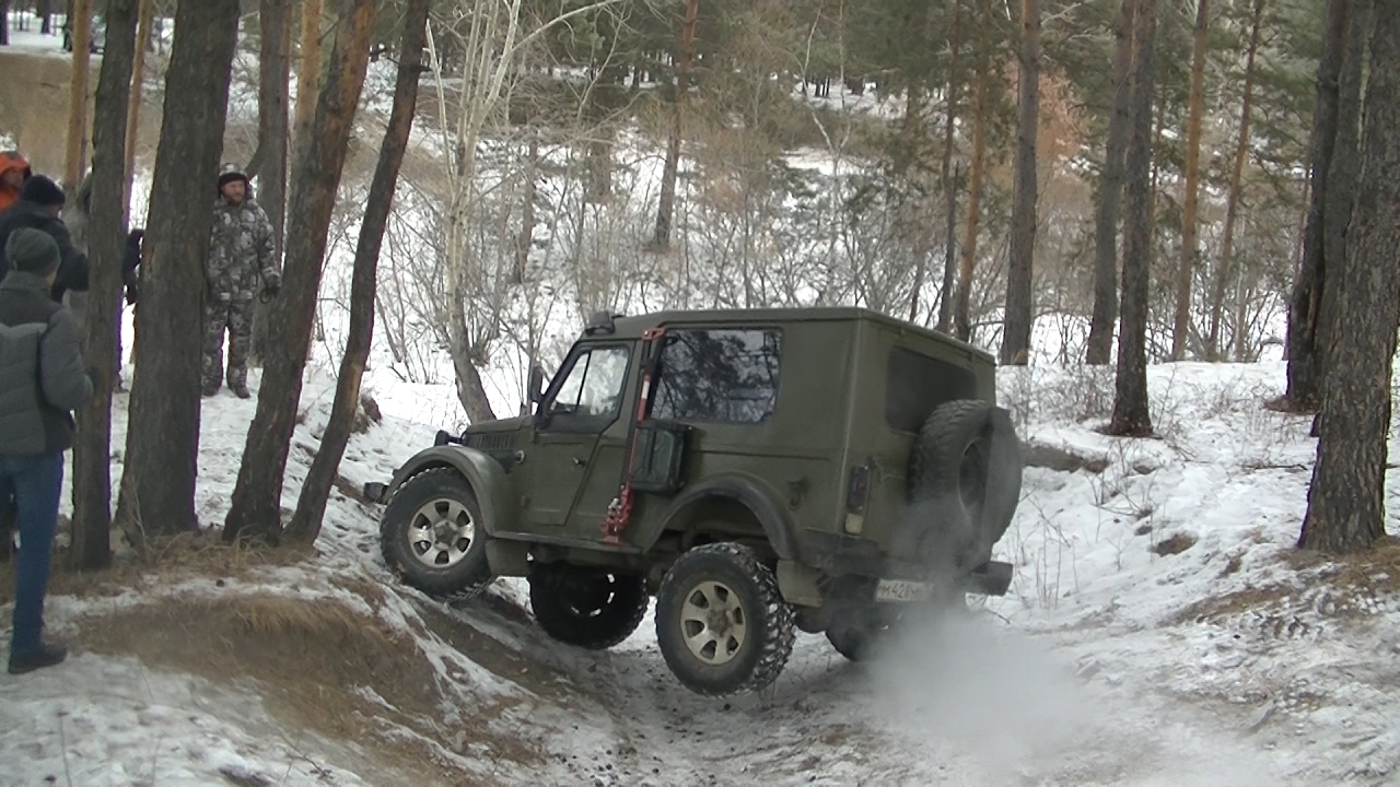 Джипы обкатывают трассу перед соревнованиями (Hilux Surf, Нива, Nissan Mistral, ГАЗ-69, УАЗ)