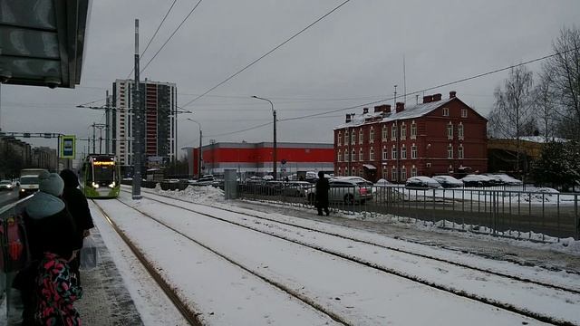 Прибытие трамвая "Чижик" на остановку "Улица Коммуны".mp4