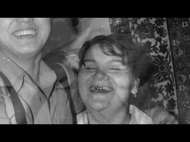 Выпускной фотоальбом  1981 года. Средняя школа №1. Астрахань.