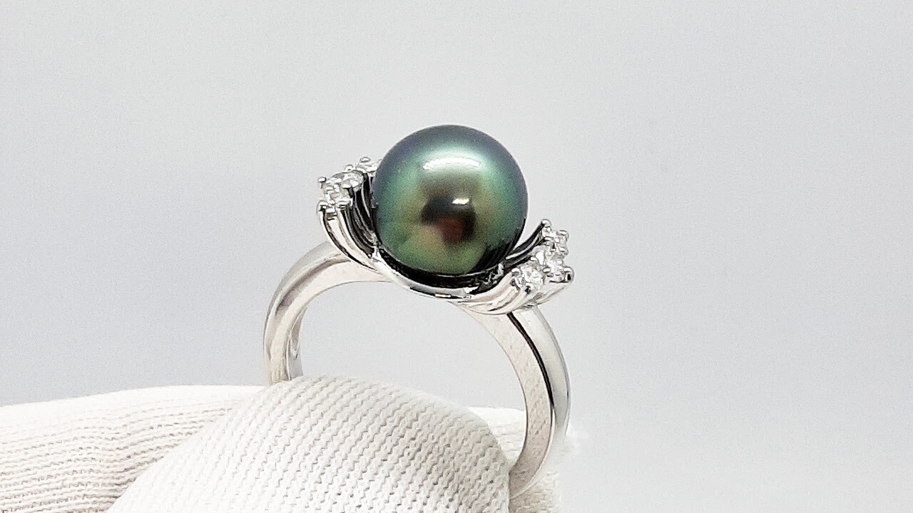 Кольцо с зелёным жемчугом