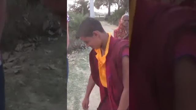 Маленькие монахи в монастыре Тергар