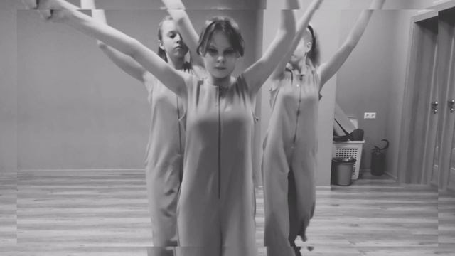 Танцевальный видео клип на танец "Мысли творчества"