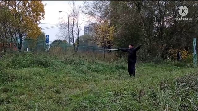 Двуручный меч стиля ушу Танланцюань.