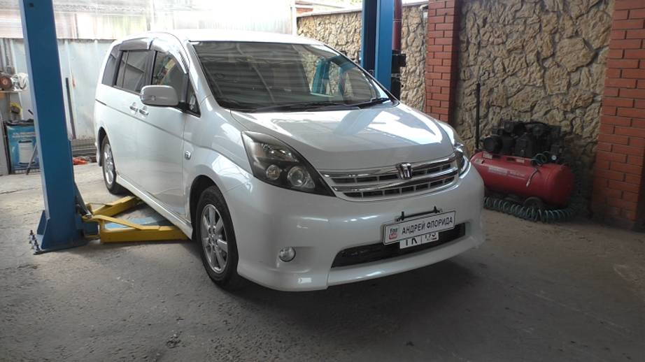 Замена переднего правого подшипника ступицы на Toyota Isis 1,8 Тойота Исис 2010