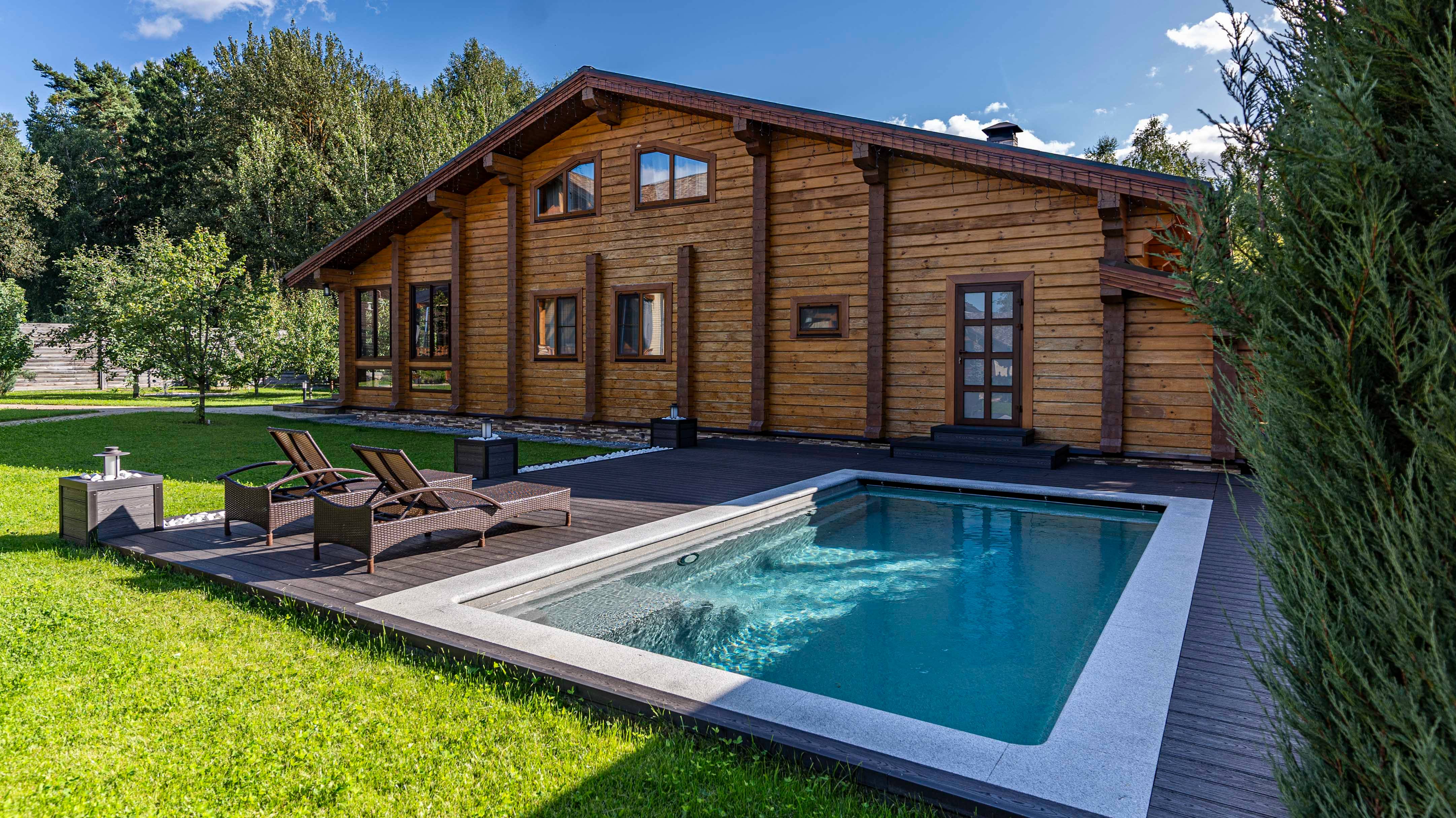 Современный круглогодичный композитный бассейн, размер 7,5 х 3,5 м, от компании United Pools