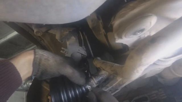 Audi. 80. Замена пыльника наружного ШРУСа.