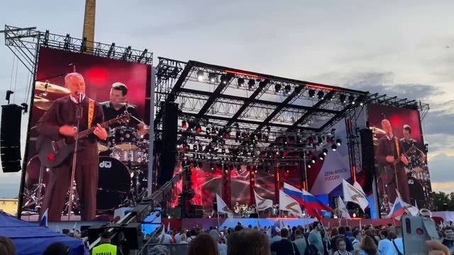 Рок-концерт в Парке Победы на Поклонной Горе в Москве. День Флага России - 22 августа 2022
