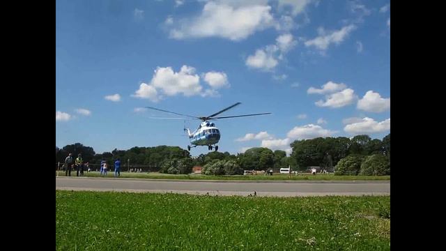 Взлёт экскурсионного вертолёта в Петропавловской крепости