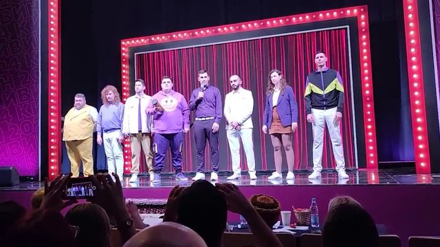 Отрывок из КВН обзора "Crafty Sound" в выступлении "Флеш-рояль" про "Кому фисташки?" на "КИВИН-2024"