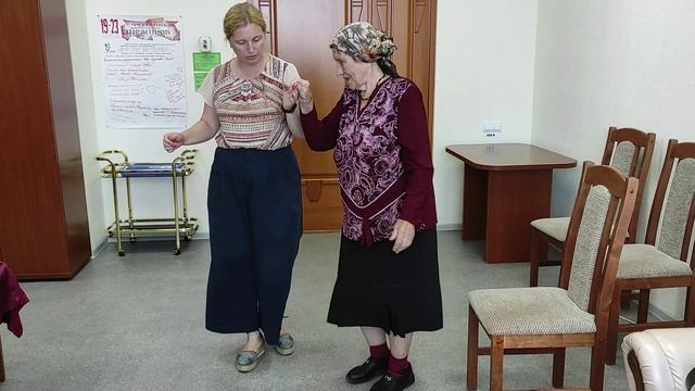 Видео 6. Бытовой парный танец "Краковяк" (Богданова М.Д., 1935 г.р., Называевский р-н Омской обл.)