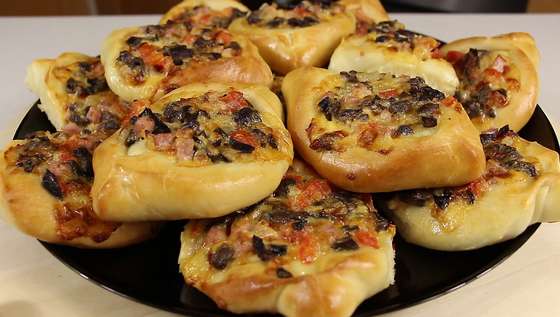 Их Всегда Мало! Булочки "Лодочки" с Необыкновенно Вкусной и Сытной Начинкой!