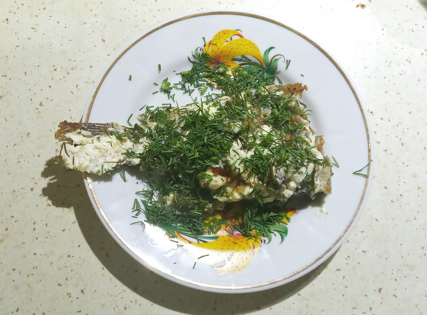 Карась в сметане на сковороде.